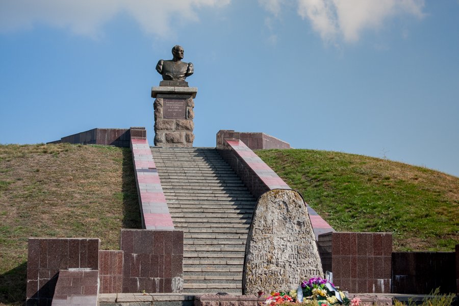 Objects of national liberation movement - «The Tomb of the Cossack ...